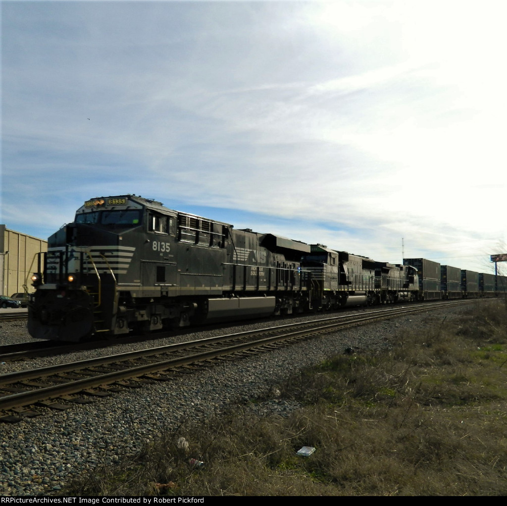 NS 8135 (ES44AC) 6963 (SD60E) '' GoRail unit '' 9465 (C40-9W)